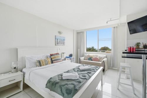 'Bondi Fairview' Coastal Panorama With Balcony - Bronte Beach, Bronte