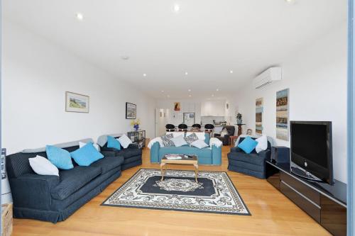 Tide & Town - Perfectly Located! - Inverloch