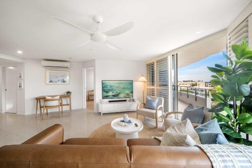 Salt & Sky - Stylish Apartment With Pool & Spa - Golden Beach