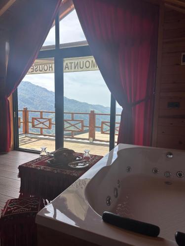 Cela Zeni Suit Bungalov - Rize