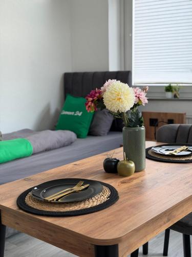 Livemore24 - Apartment 1 In Oberhausen Wlan - Smart-tv - 24-7 Check-in Und Kuche - Oberhausen