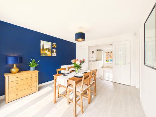 Modern 4-bed Spacious Home With Ev And Parking X3 - Nottingham