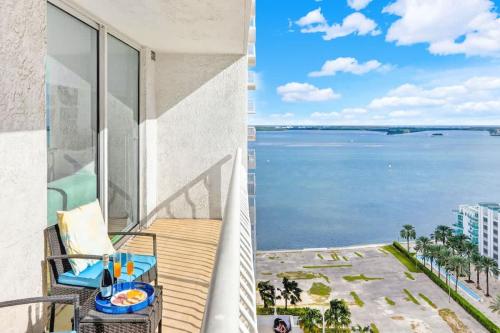 Brickell Condo W Pool Gym Balcony & Parking - Miami, FL