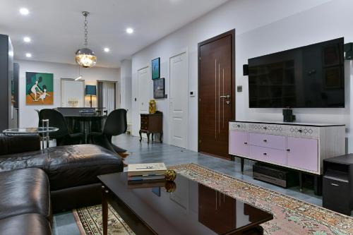 Private King Room, Bath, Lounge & Terrace Near Sliema - Valletta