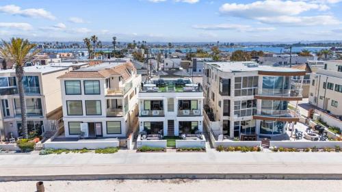Luxury Oceanfront Fourplex With Roof Deck Sleeps 22 - San Diego, CA