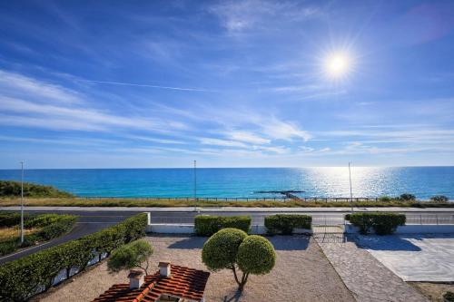 Edo House Anzio - Beachfront - Fronte Mare - Affittacamere - Private Parking - Anzio