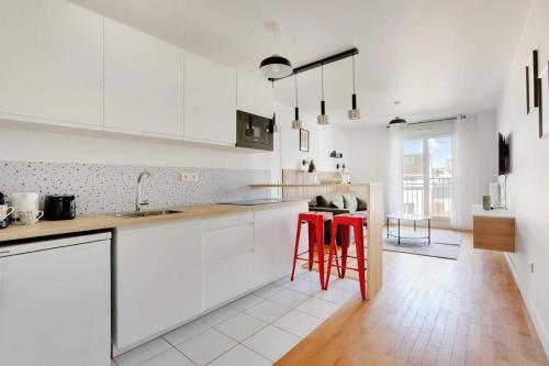 Modern & Bright Apartment 4 Guests La Defense - ibis Styles Puteaux Paris La Defense