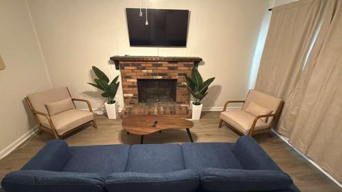 Newly Renovated 3 Bedroom House In Lakewood! - Chapel Hill, NC