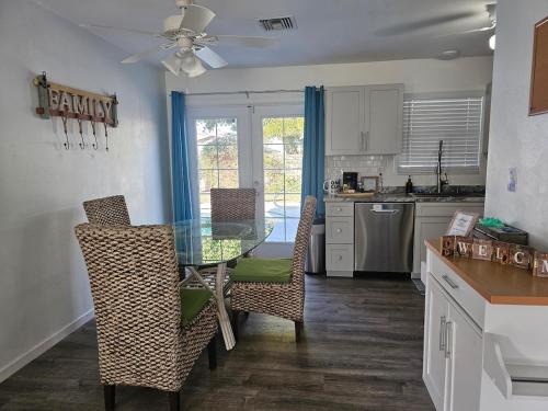 Gorgeous Four Bedroom Pool Home In Palm Bay - Melbourne, FL