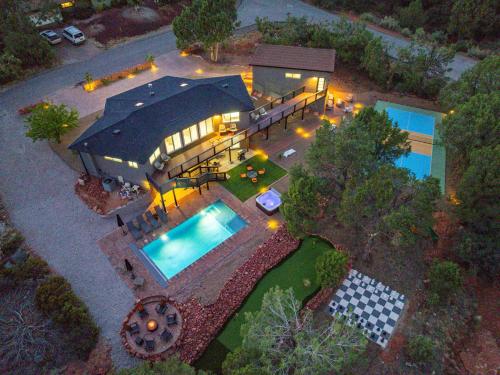 Stunning Red Rock Views | Pickleball, Pool, Hot Tub & Theater, Walk To Trails! - Sedona, AZ