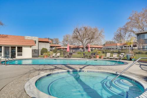 Walkable Pleasanton Condo Near Downtown W/ Balcony - Pleasanton, CA