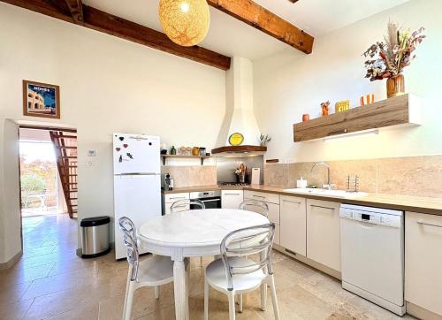 Mazet Suzie, 2 Chambres, Piscine & Parking - Nîmes