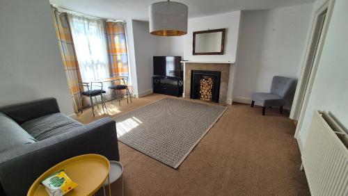 Spacious Central Reading Flat, 2 Double Beds, Wi-fi, Parking - Reading