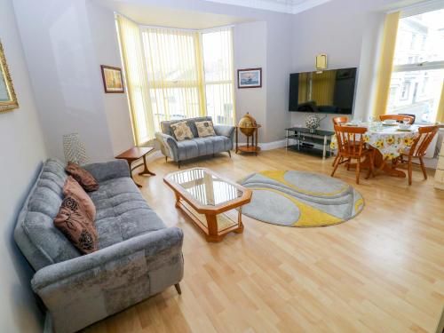 1 Hilton Flats - Tenby
