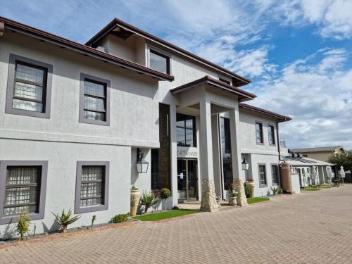 Balmoral Lodge - Cape Town