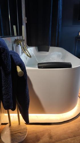 Blueroom Suite Romantique Avec Balneo Privee - Villeneuve-le-Roi