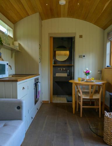Sky Garden Hut- Hilltop Hut With Stunning Views - Cheltenham