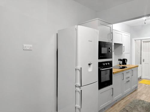 3-bed Contractor House - 2 Bathrooms - Wi-fi - 셰필드