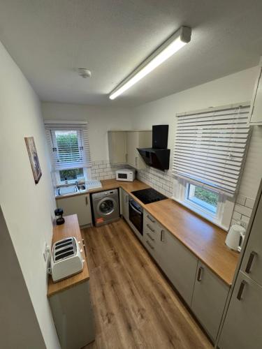 Grange Haven - Newly Renovated 2-bedroom Flat, Sleeps 5, 10 Mins Walk To Centre - Fort William