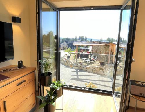 Ferienwohnung Im Chaletstil Sonnenidyll 51 Qm Wellness Fitness Sauna Bergrodelhof - Hof