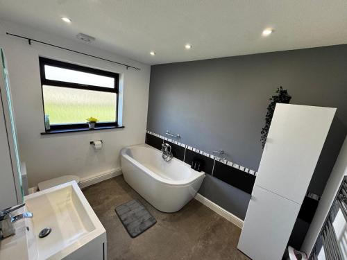 Spacious 3br Home In Maidstone Sleeps 8 - Maidstone
