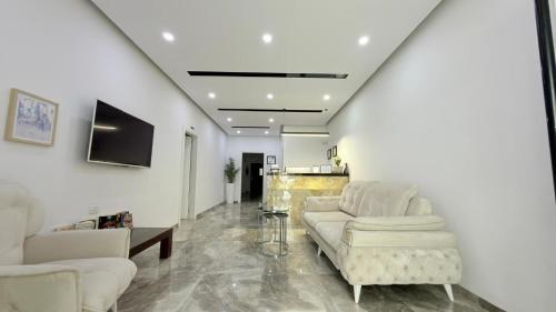 1-bedroom Apartment & 2-bedroom Apartment , By-delmar - Golem