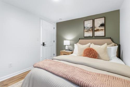 Queen Room Near Caromont Work Stay Ready Shared Bath - Gastonia, NC
