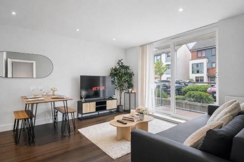 Sereneaura Hideaway - Balcony, 1 Free Parking & Sleeps 4 - Reading