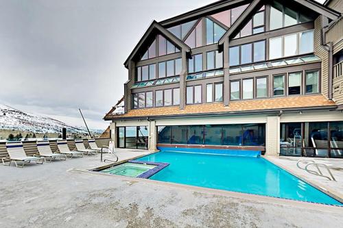 Ski-in - Ski-out Condo With Fireplace Pool Hot Tub & Sauna - Walk To Eateries - Park City, UT
