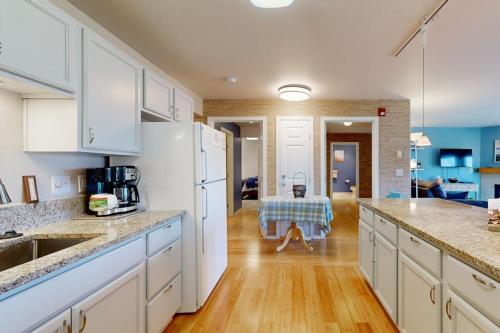 Oceanfront Condo With Stunning Views Wifi W&d Fireplace & Great Location - Fort Stevens State Park, Hammond