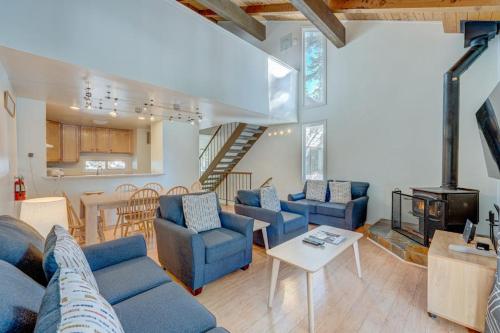Charming Condo With Shared Hot Tub Pool Resort Amenities - Close To Ski & Beach - Carnelian Bay, CA