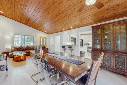 Spacious Home With A Pool Table Close To Golf Skiing Hiking & Biking - Grover Hot Springs State Park, Markleeville