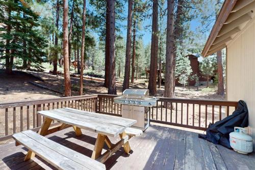 Professionally Decorated Mountain Retreat With Private Hot Tub & Home Theater - South Lake Tahoe, CA