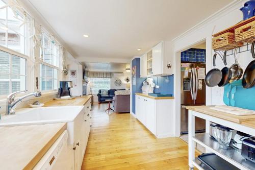 Updated House With Patio Great Location Near Beach Dog-friendly - Cannon Beach, OR