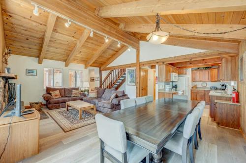 Remodeled Home With Private Hot Tub Pool Access & Free Ski Shuttle - Lac Tahoe