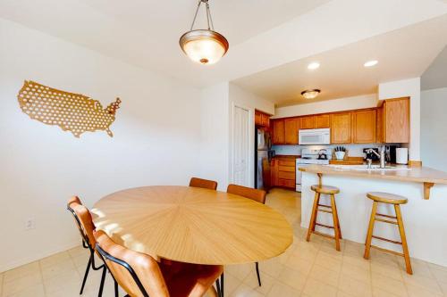 Dog-friendly Home With Enclosed Yard Fireplace W&d Central Ac & Streaming - Redmond, OR