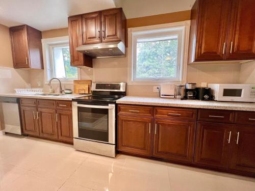 Cozy Home Near Transit & Hillcrest Mall With Free Parking - Richmond Hill