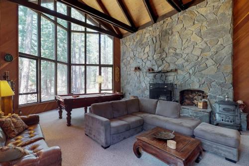 Family-friendly Cabin With Shared Pool Hot Tub & Tennis - Near Golf & Skiing - Truckee, CA