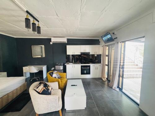 Austra Deluxe Villa - Windhoek