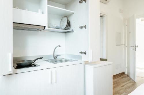 Silvia's Luxury Suites By Rentmax - Legnano
