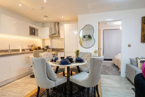 Modern Two Bedroom Apartment For Five With On-site Parking In Salford - Mánchester