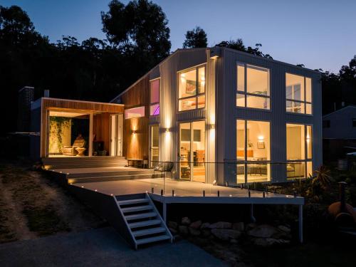 Tasman Tides - Architecturally-designed Holiday Home - Eaglehawk Neck