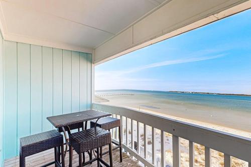 White Sands Bay Front Pensacola Condo - Pensacola Beach, FL