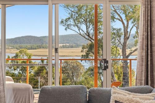 Tranquil Escape By The Water - Triabunna