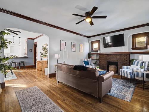 Modern & Cozy 2br Retreat Near West Blvd - Parma, OH