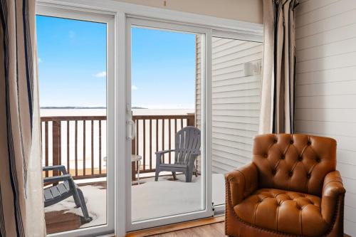 Stateroom 322 Beachfront Condo Downtown Tart Trail - Elk Rapids, MI