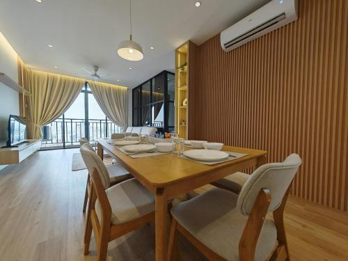 Mykey The Quartz Three Broom Netflix @Jonker - Malacca