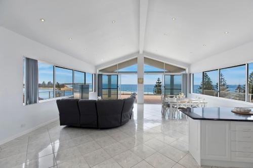 Seaside Serenity On Marine - The Entrance