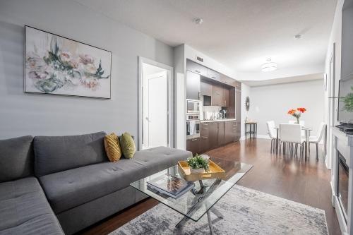 Luxury 2br 2ba Sheppard Metro Free Parking In Downtown Toronto - 본