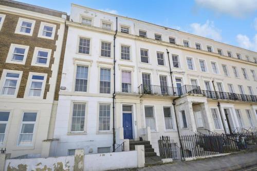 Pier View 2 Bedroom Apartment - Herne Bay
